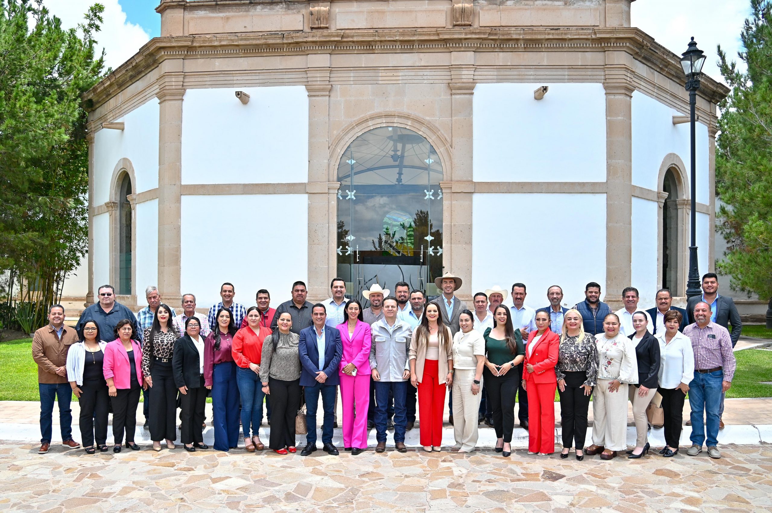 Reconocen alcaldes visión de Esteban para beneficiar todas las regiones ...